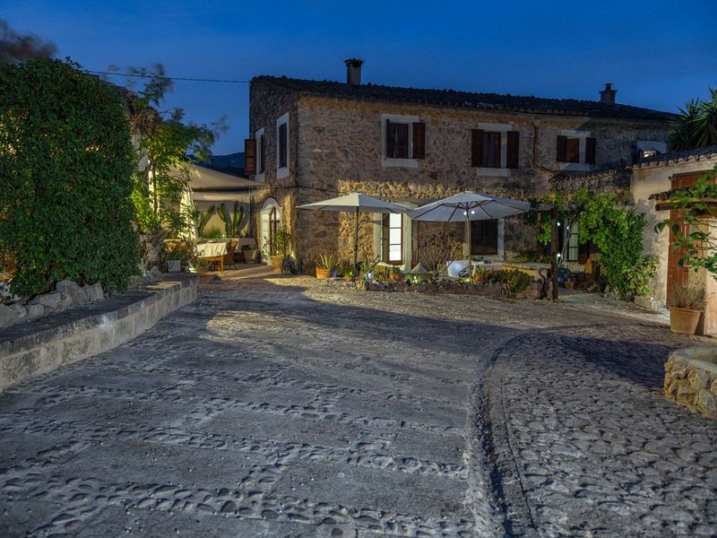 Majorca's Rural Farmhouses: Night Sky Shadows HDRi Maps and Backplates