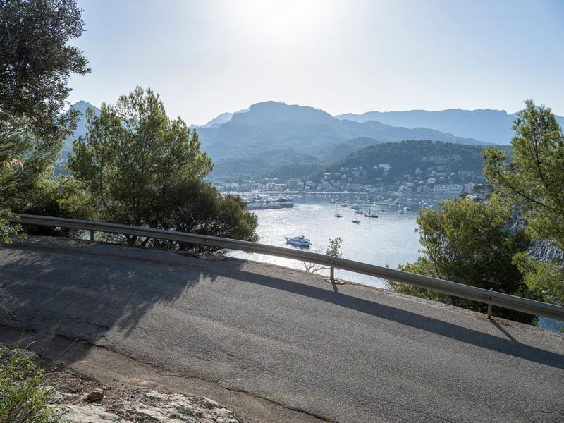 Mallorca Pier: Stunning Views of the Ocean HDRi Maps and Backplates