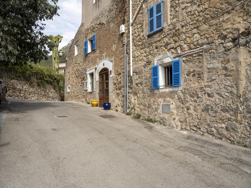 Exploring Mallorcan Village Streets and Stone Walls HDRi Maps and ...