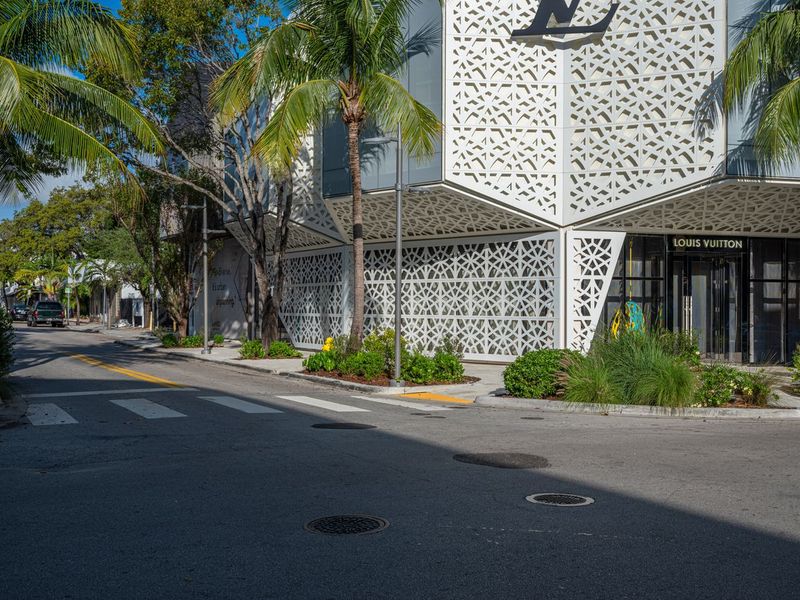 Miami Beach Crosswalk: Embracing City Life HDRi Maps and Backplates