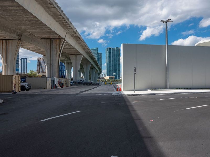 Miami: Bridge and Urban Design HDRi Maps and Backplates