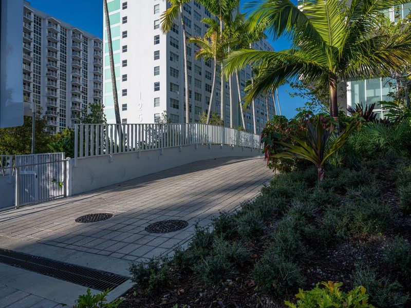 Miami, Florida: Urban Design Under a Clear Sky HDRi Maps and Backplates