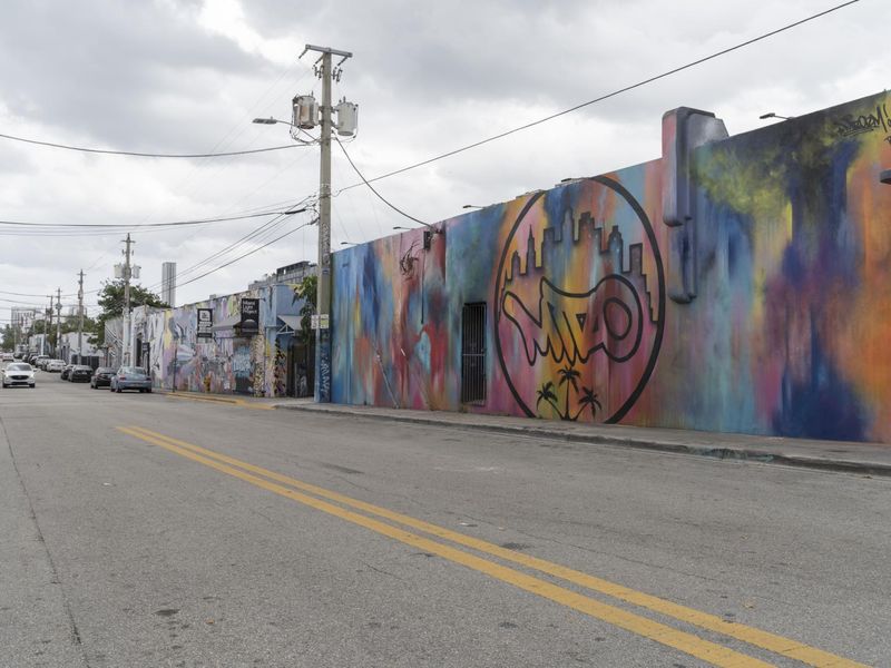 Miami, Florida: Urban Life on Rolling Asphalt HDRi Maps and Backplates