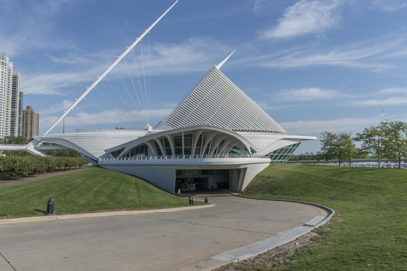 Milwaukee, Wisconsin: Corporate Headquarters and Museums HDRi Maps and ...