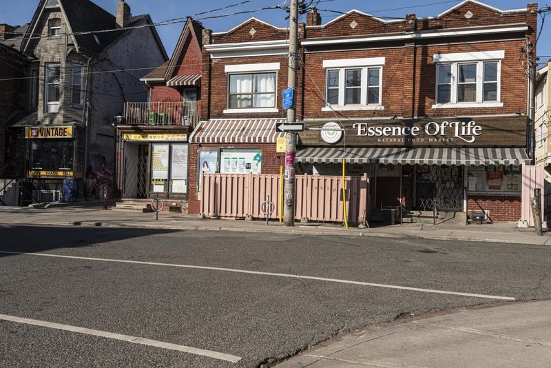 Mixed Use Buildings in Art District, Toronto HDRi Maps and Backplates