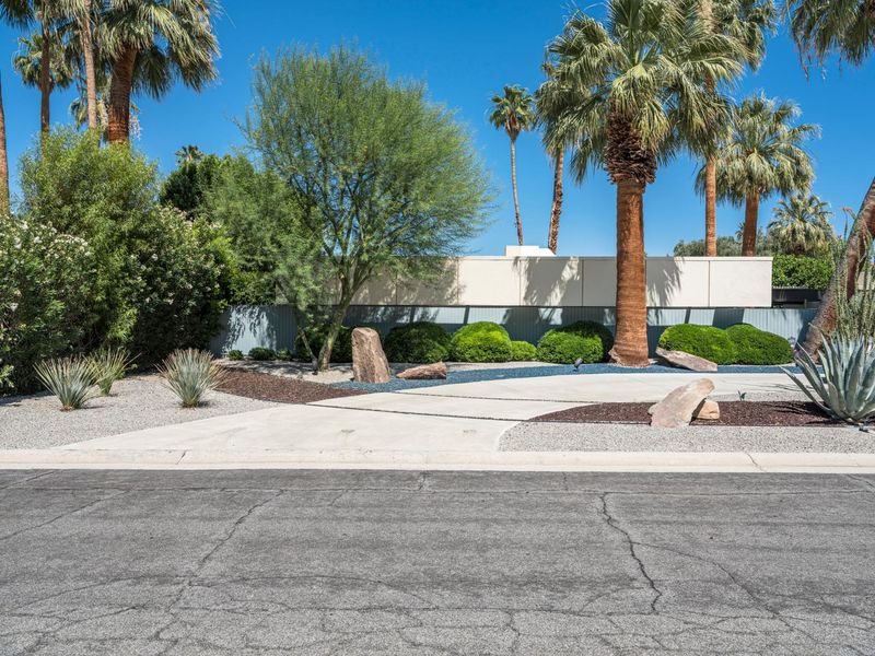 Modern Architecture in California: A Clear Sky Setting HDRi Maps and ...