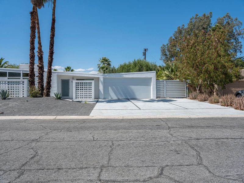 Modern Architecture Home in Palm Springs, California HDRi Maps and ...