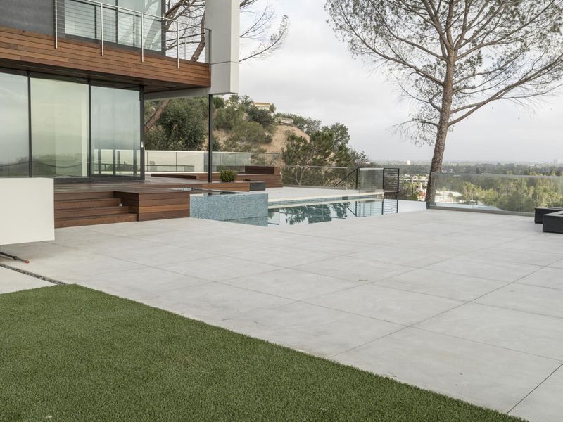 Modern Architecture House with Open Space and Grass Surface in Los ...