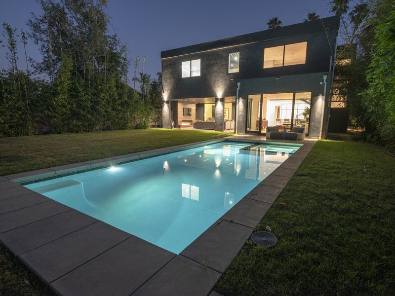 Modern Architecture Villa Night Scene HDRi Maps and Backplates