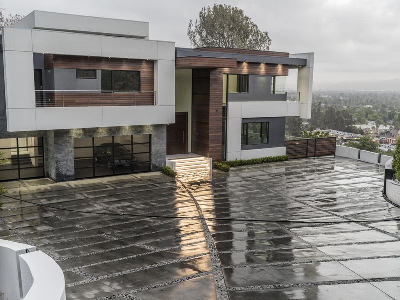 Modern Architecture Home in Los Angeles HDRi Maps and Backplates