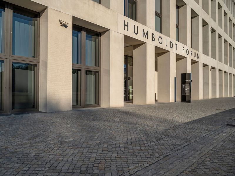 Modern Museum in Berlin: Urban Design Showcase HDRi Maps and Backplates