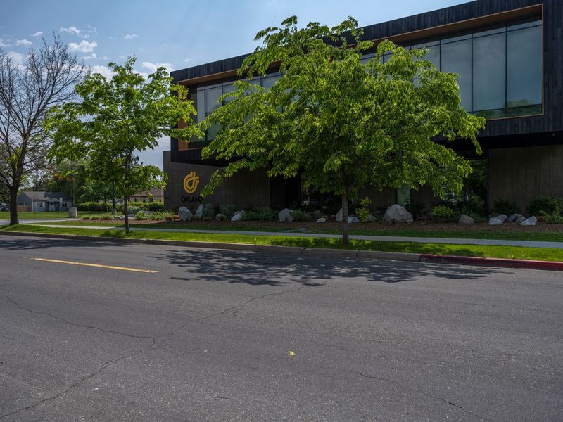 Modern Office Building in Salt Lake City: Urban Design at its Finest ...