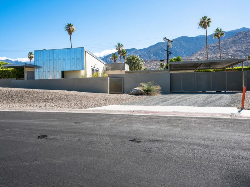 Modern Residential Mountain House in California HDRi Maps and Backplates
