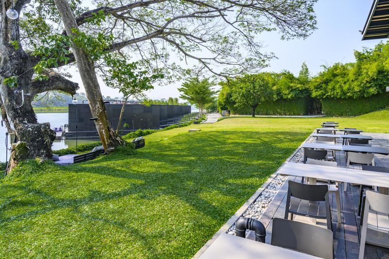 Modern Villa with Glass Walls and Ocean View HDRi Maps and Backplates