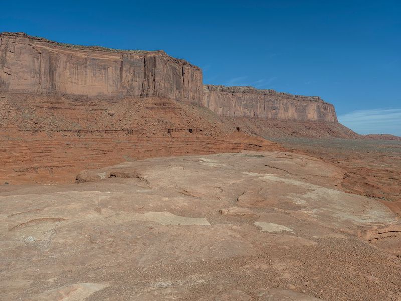 Monument Valley, Arizona: Clear Sky Road HDRi Maps and Backplates