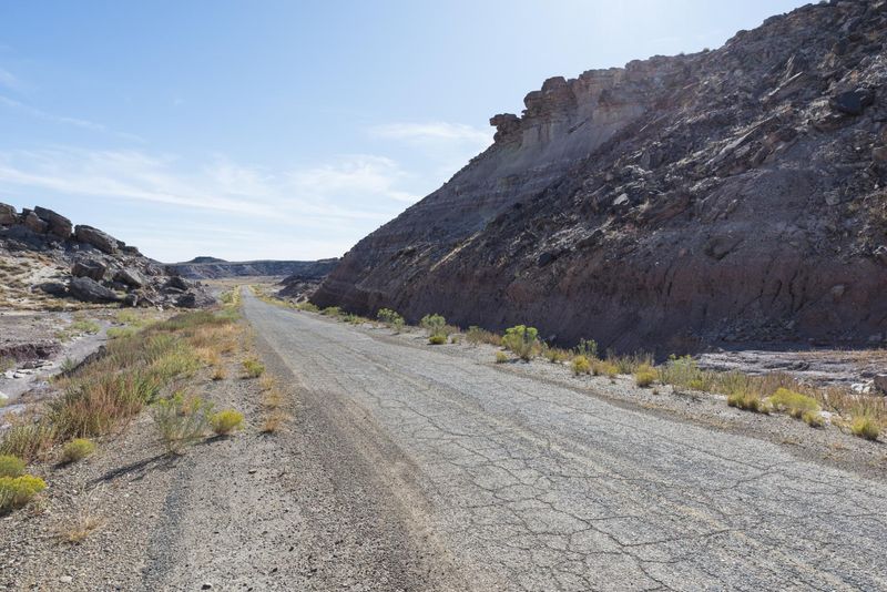 Mountain Pass in Utah: A Thrilling Drive Through the Wilderness - HDRi ...