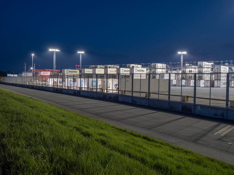 Night at Bremen Harbor, Germany HDRi Maps and Backplates