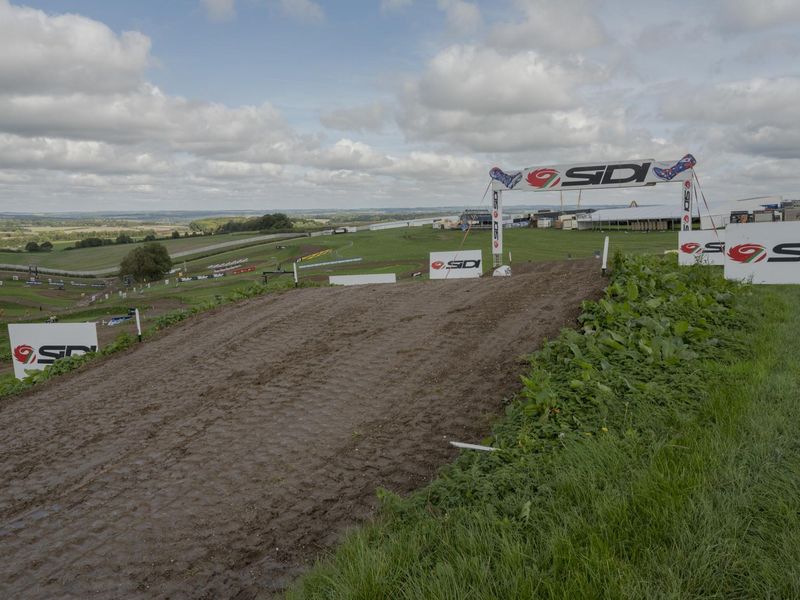 Off Road Dirt Track in the United Kingdom - HDRi Maps and Backplates