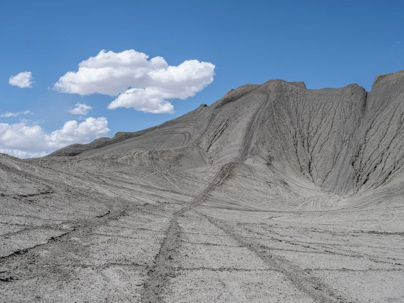 Off-Road Tracks in Utah: Dirt and Gravel Surfaces HDRi Maps and Backplates