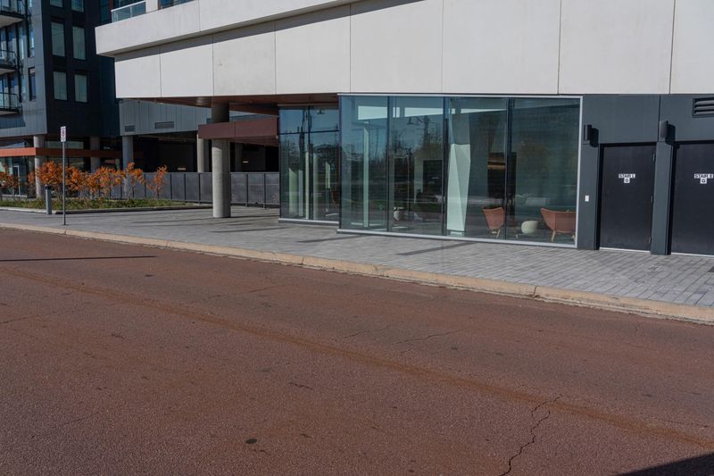 Office Building Facade in Toronto: A Modern View HDRi Maps and Backplates