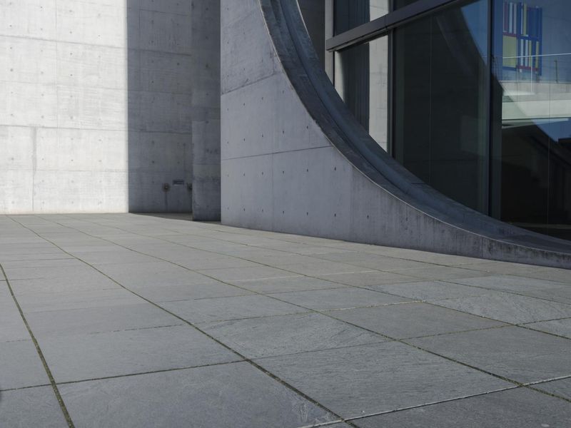 Open Space in Berlin: A Wall with a Dayline Pattern