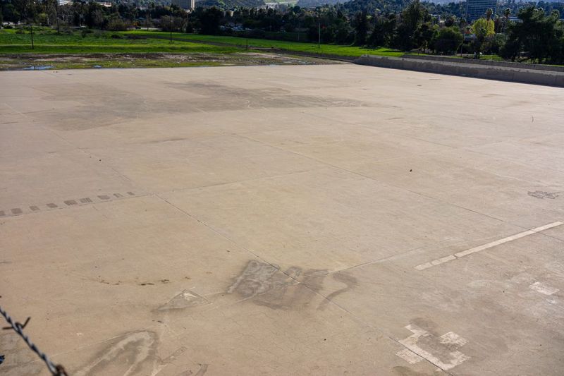Open Space in Los Angeles: A Daylight View HDRi Maps and Backplates