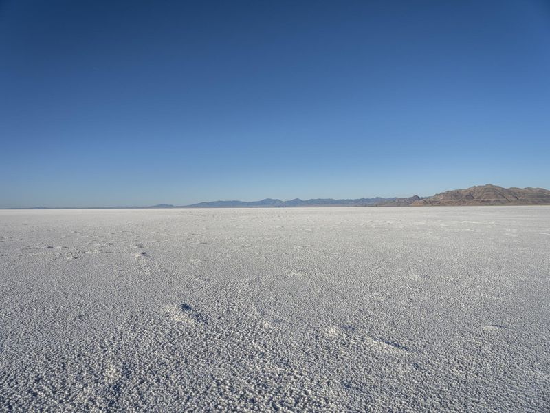 Open Space in Utah: Mountains and Blue Sky HDRi Maps and Backplates