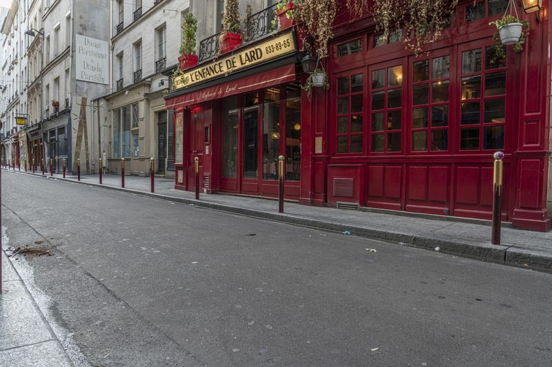 Paris: Urban Design and City Life in Europe HDRi Maps and Backplates