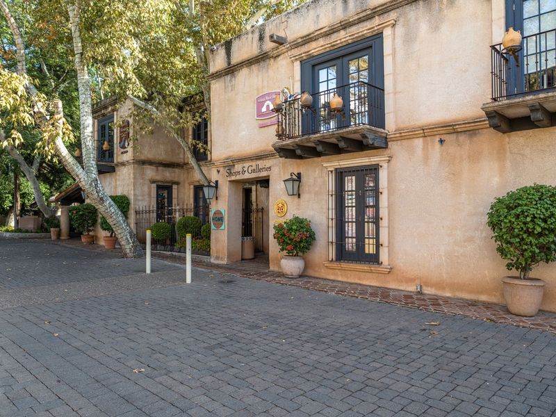 Pretty Building in Sedona, Arizona HDRi Maps and Backplates