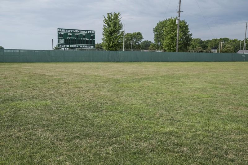 Recreational Pasture on Iowa Grass Surface HDRi Maps and Backplates