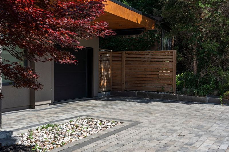 Residential Courtyard in Toronto, Ontario HDRi Maps and Backplates