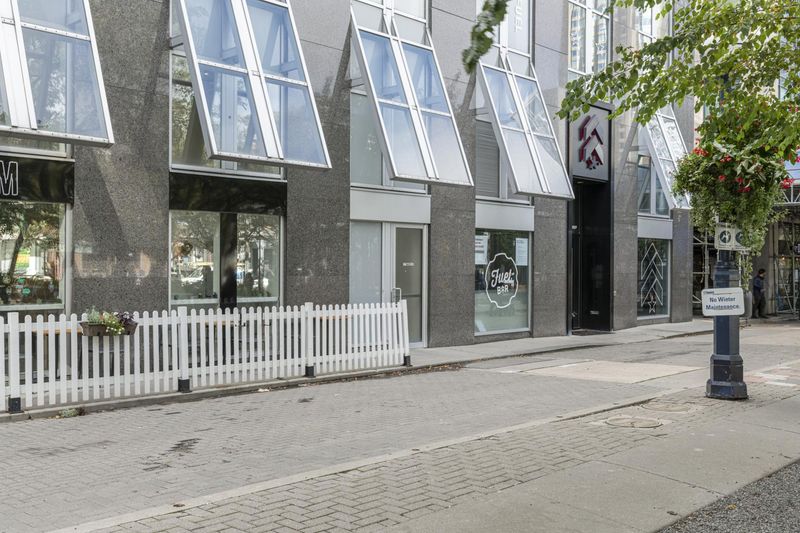 Restaurant and Shopping in Toronto: A Mixed-Use Building HDRi Maps and ...