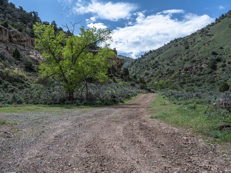 Road Landscape in Utah: A Perfect Day for Nature HDRi Maps and Backplates