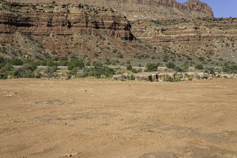 Rugged Mountains of Utah: A Majestic Rock Wall HDRi Maps and Backplates