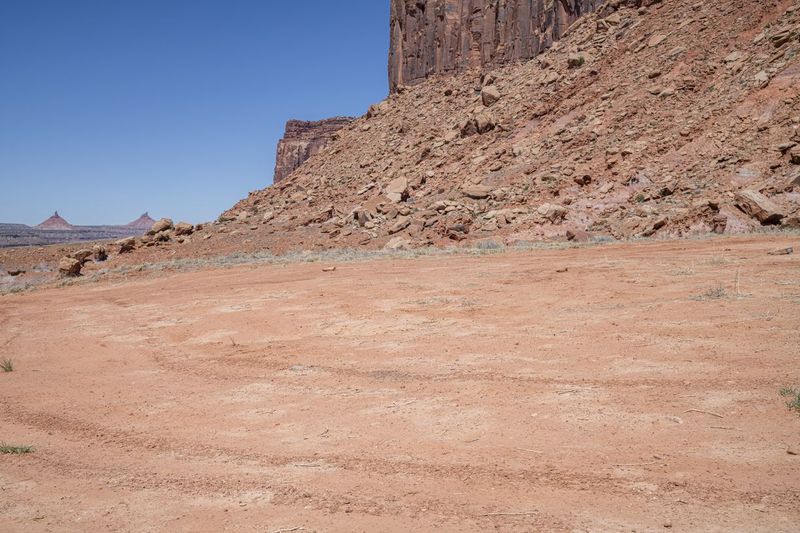 Rugged Red Rock Terrain in Utah - HDRi Maps and Backplates
