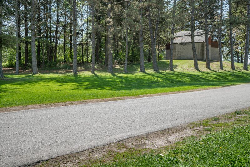 Rural Landscape in Canada: Lush Greenery - HDRi Maps and Backplates