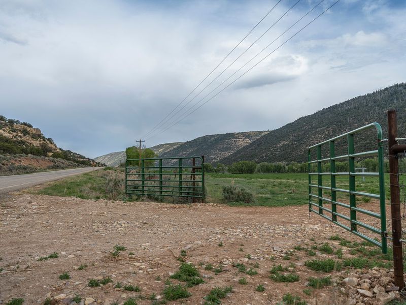 Rural Landscape in Utah, USA: Surrounded by Mountains HDRi Maps and ...