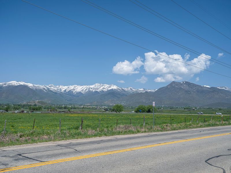 Rural Utah: A Snowy Road with Mountain Views HDRi Maps and Backplates