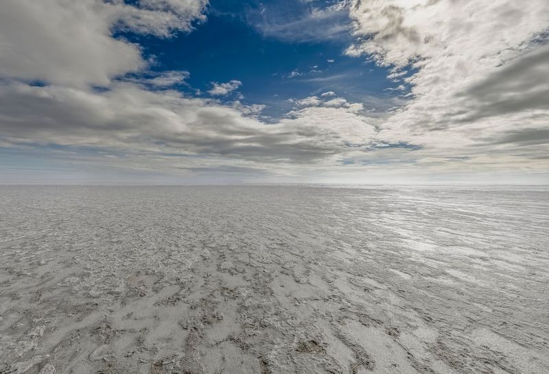 Salt Lake, Utah: Open Space with Sunny Mountains HDRi Maps and Backplates