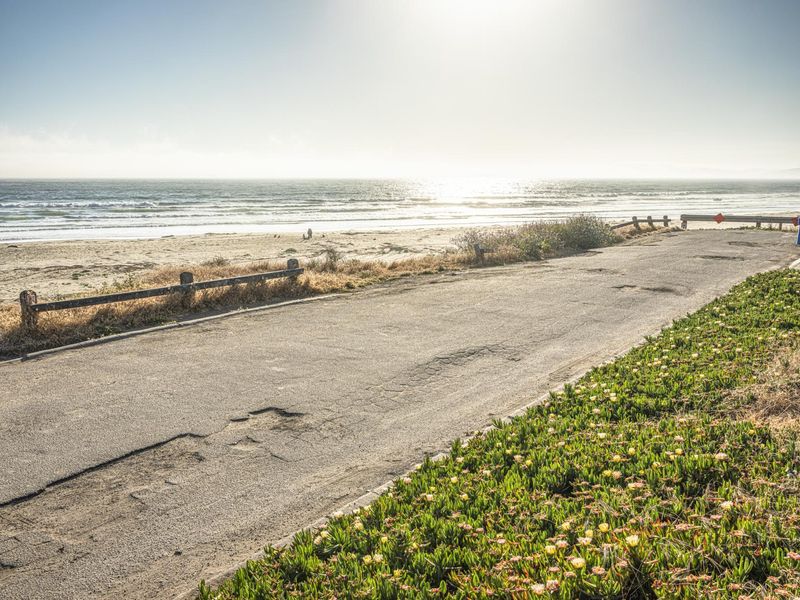 Sand Beach in California: Feel the Ocean Breeze HDRi Maps and Backplates