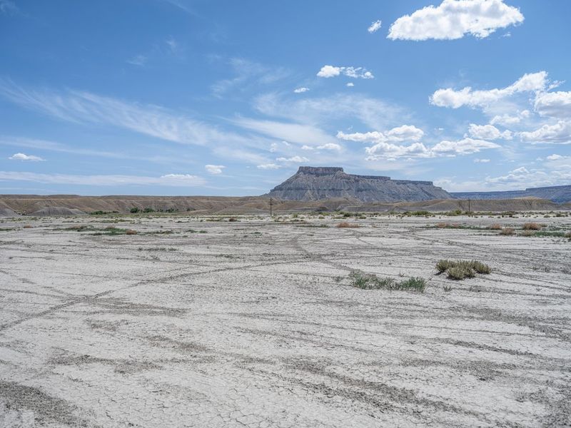 Scenic Off-Road Track in Utah's Desert HDRi Maps and Backplates