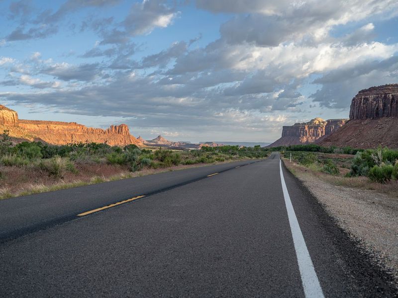 Scenic Road in Utah: Winding Through the Breathtaking Landscape - HDRi ...