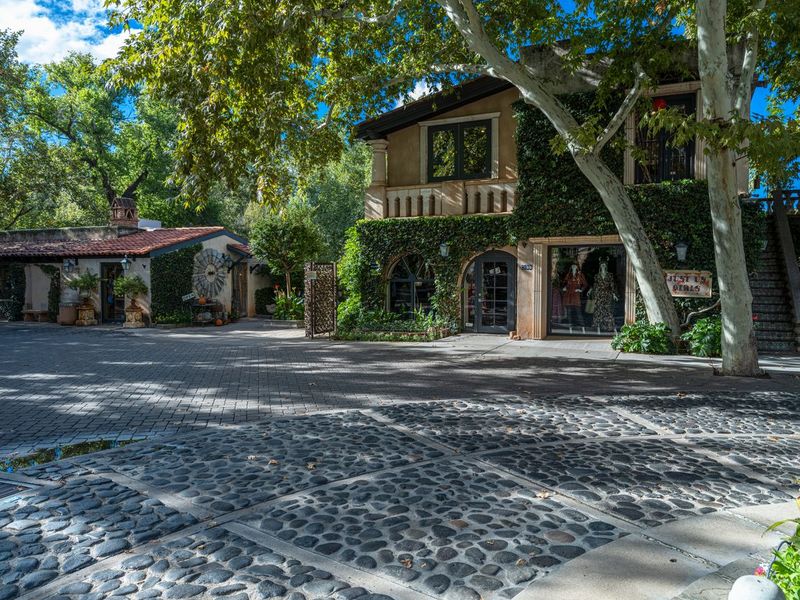 Sedona, Arizona Cobblestone Plaza HDRi Maps and Backplates
