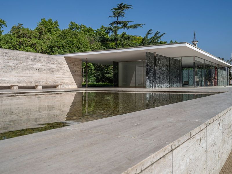 Spain's Urban Open Space: A Museum of Modern Architecture