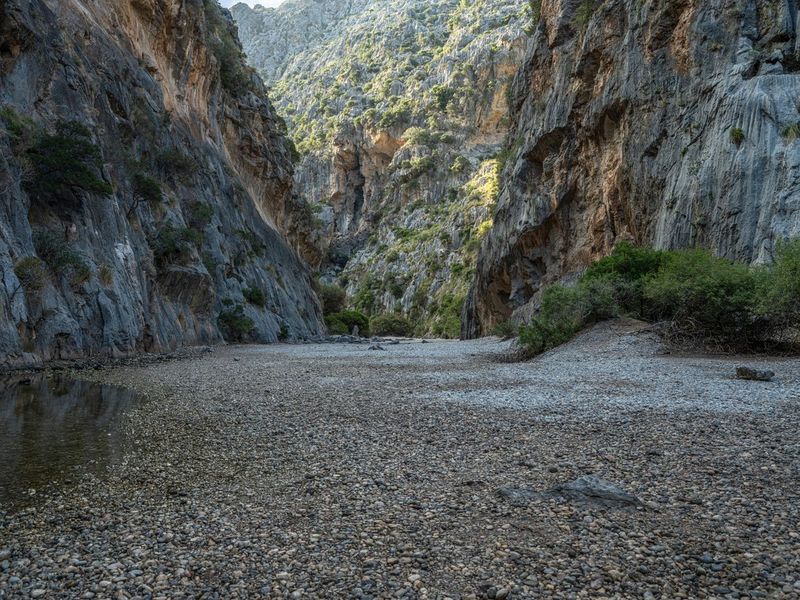 Spanish Canyon: Dirt, Gravel, and Nature HDRi Maps and Backplates