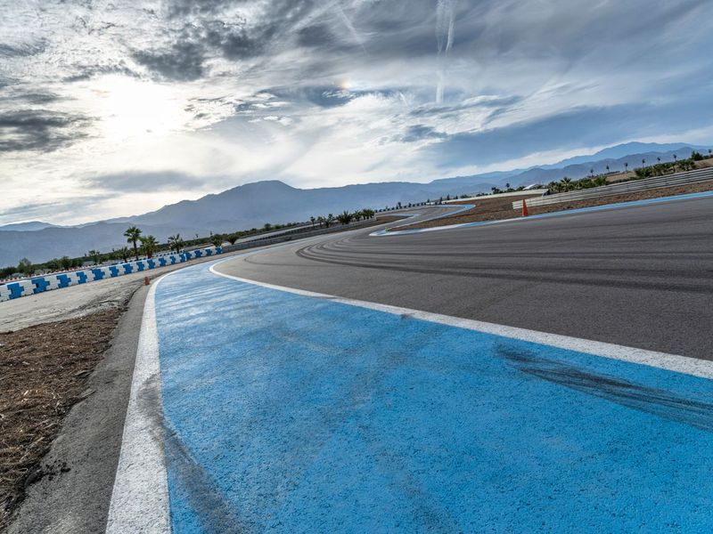 Straight Road on Asphalt in the USA: A Sunny Dawn HDRi Maps and Backplates