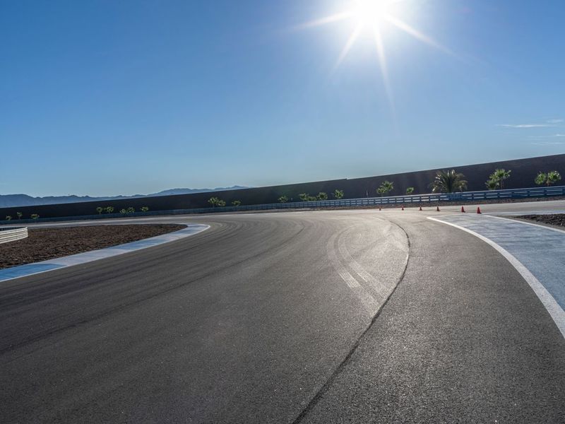 Straight Road in USA: Sunshine and Clear Sky HDRi Maps and Backplates