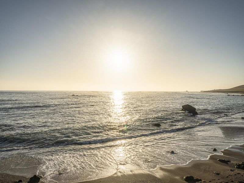Sunny California Beach with High Horizon HDRi Maps and Backplates