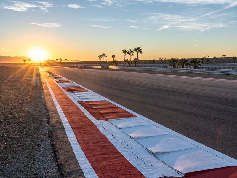Sunny Dawn at the Race Track in USA: Sun Visible HDRi Maps and Backplates