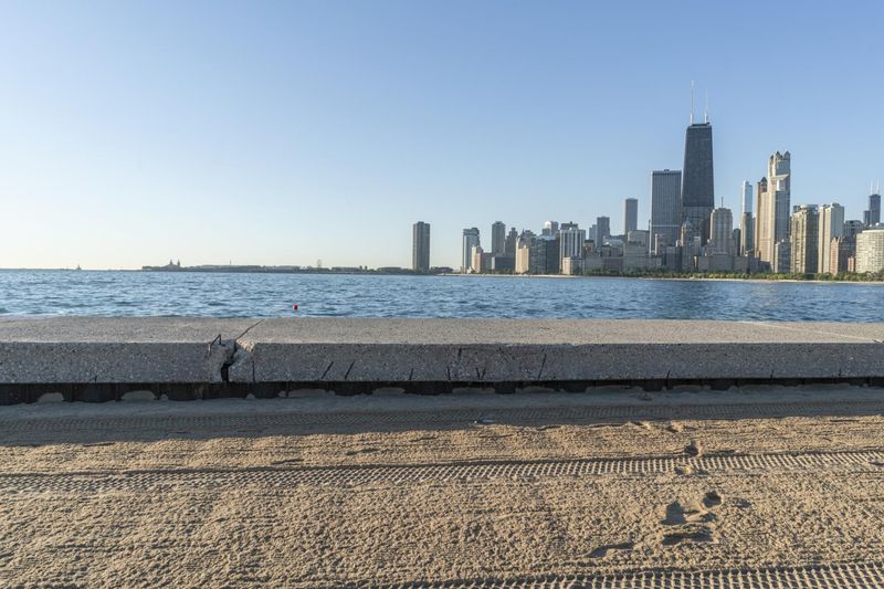 Sunny Day in Chicago: City and Beach HDRi Maps and Backplates